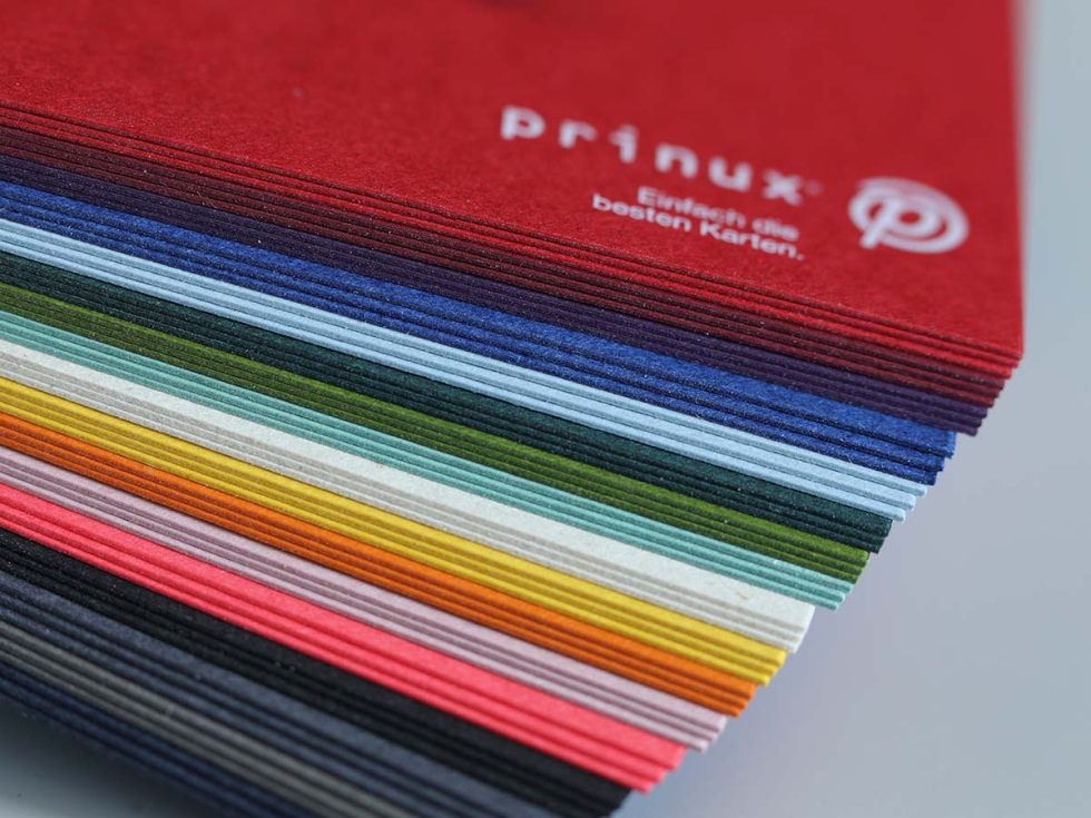 Visitenkarten mit Deckweiß auf durchgefärbtem Papier | prinux